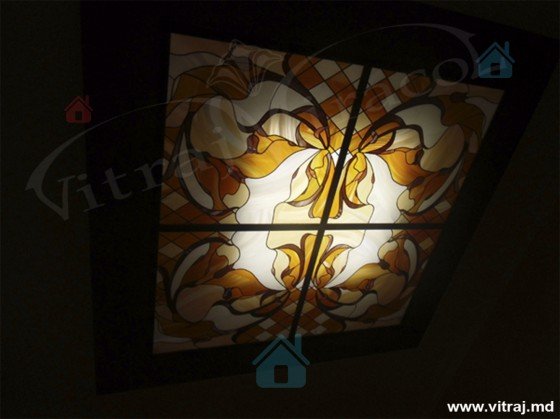 Vitraliu pe tavan in sala la comanda de la compania VITRAJ-MIRACOL S.R ...