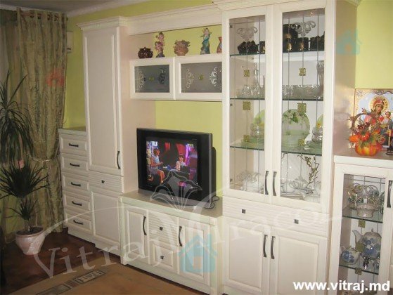 Mobila pentru living cu vitralii artistice la comanda de la compania ...