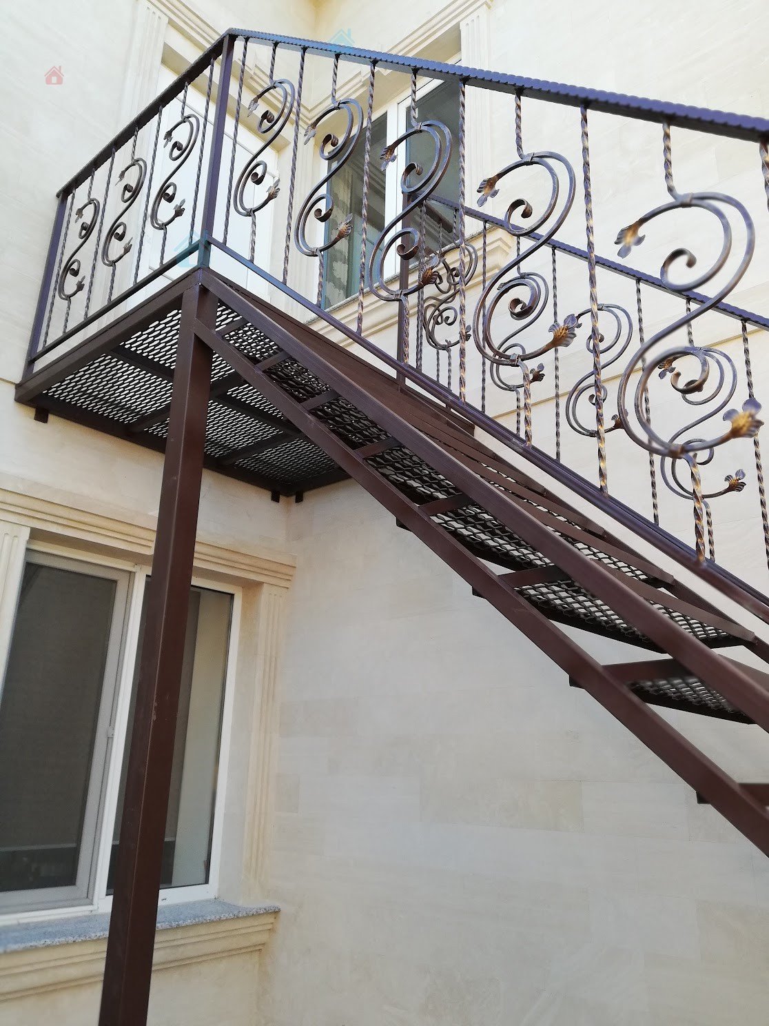 Scari exterioare cu elemente forjate de la compania METAL-EXIM S.R.L ...