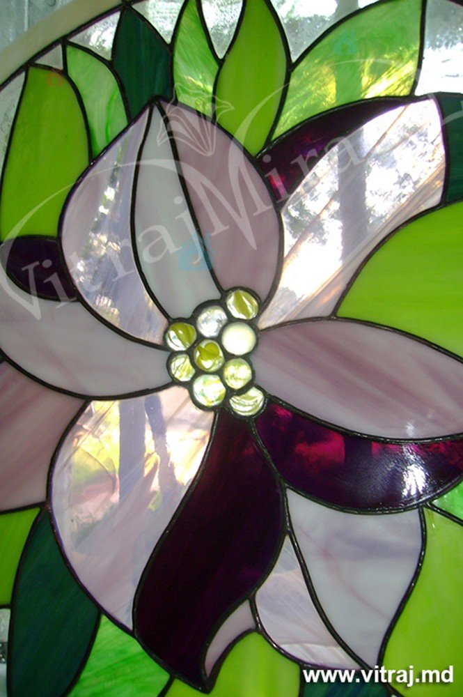 Vitralii in tehnica Tiffany la comanda de la compania VITRAJ-MIRACOL S ...