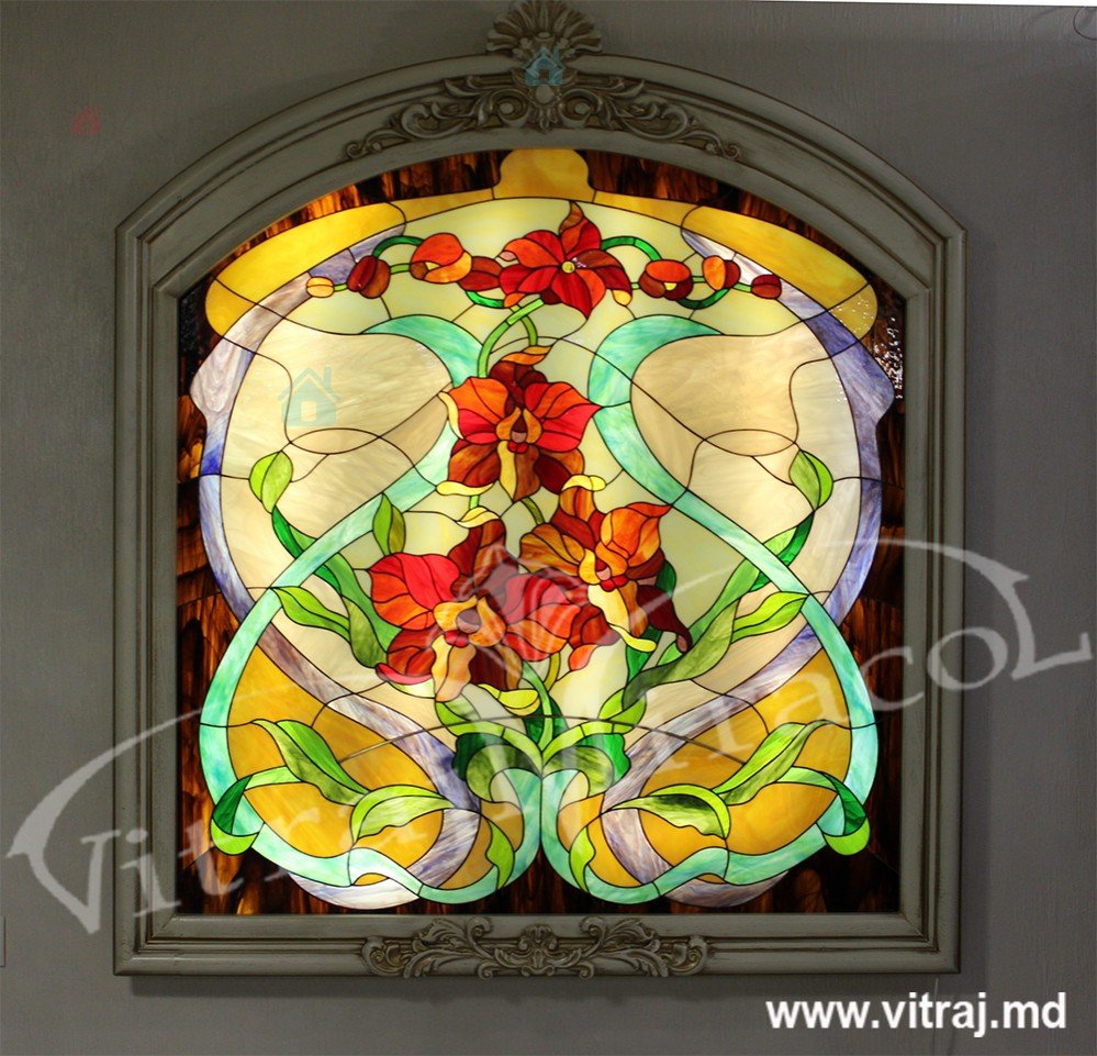 Vitralii in tehnica Tiffany la comanda de la compania VITRAJ-MIRACOL S ...