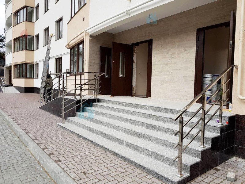 Manere scari exterioare de intrare de la compania DiVetro (BERTAM GRUP ...