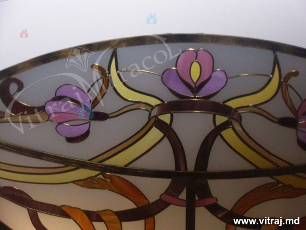 Tavan rotund cu vitralii in tehnica RegaLead la comanda de la compania ...